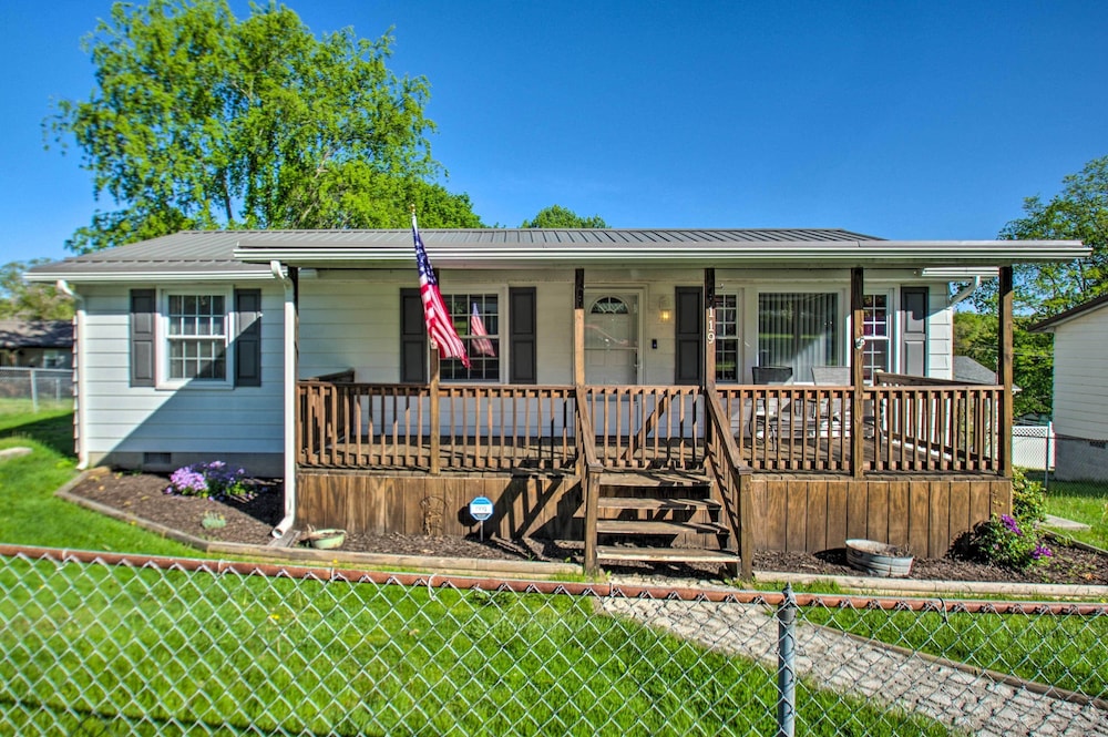 Dog-friendly Fayetteville Home W/ Hot Tub! - Fayetteville, WV