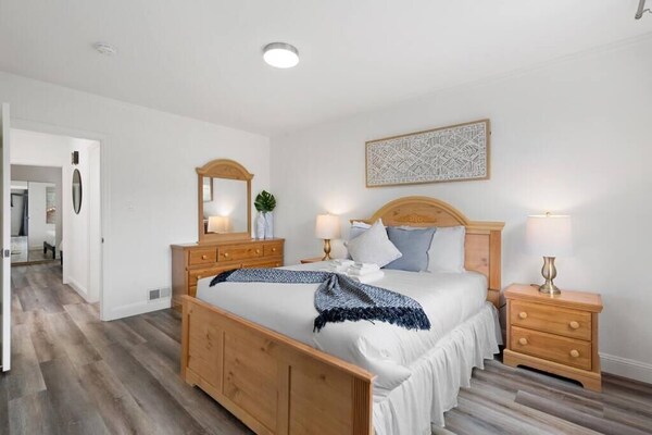 Stunning 2 Bedroom 1 Bath Home Near Bart - Daly City