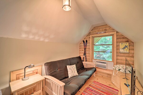 2 Decks & Fire Pit: Scenic Beech Mountain Retreat! - Watauga Lake, TN