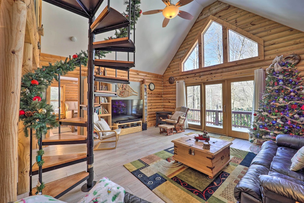 2 Decks & Fire Pit: Scenic Beech Mountain Retreat! - Banner Elk, NC