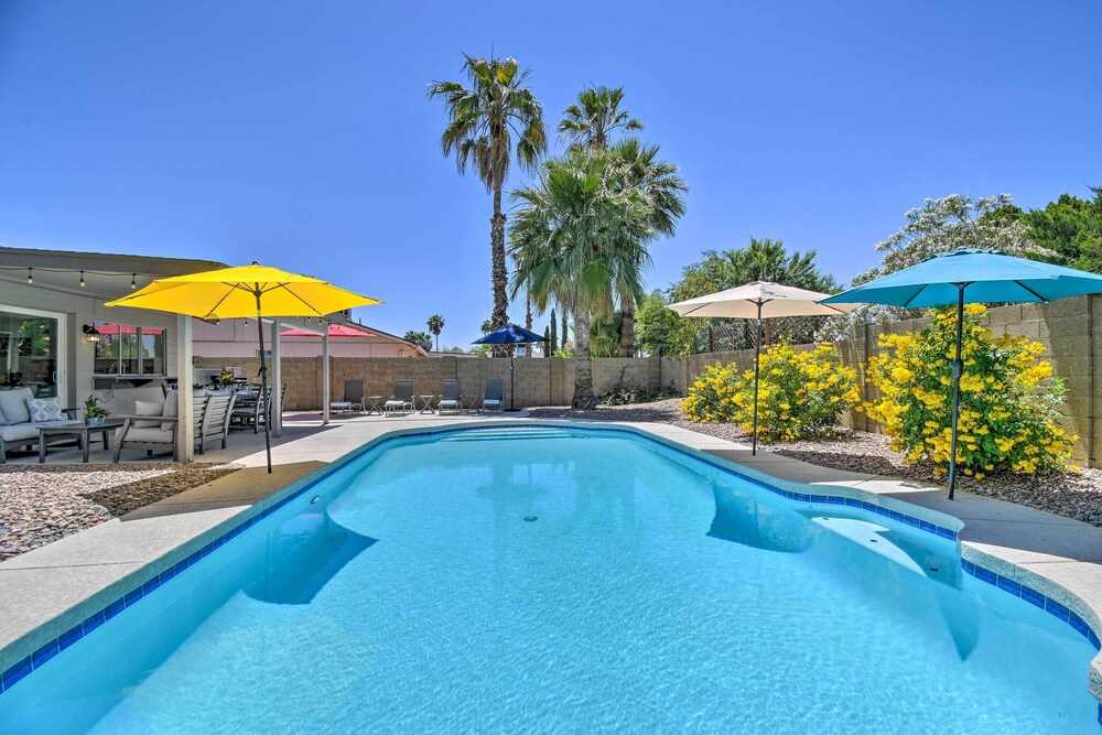 Modern Scottsdale Getaway W/ Pool & Putting Green! - Phoenix, AZ