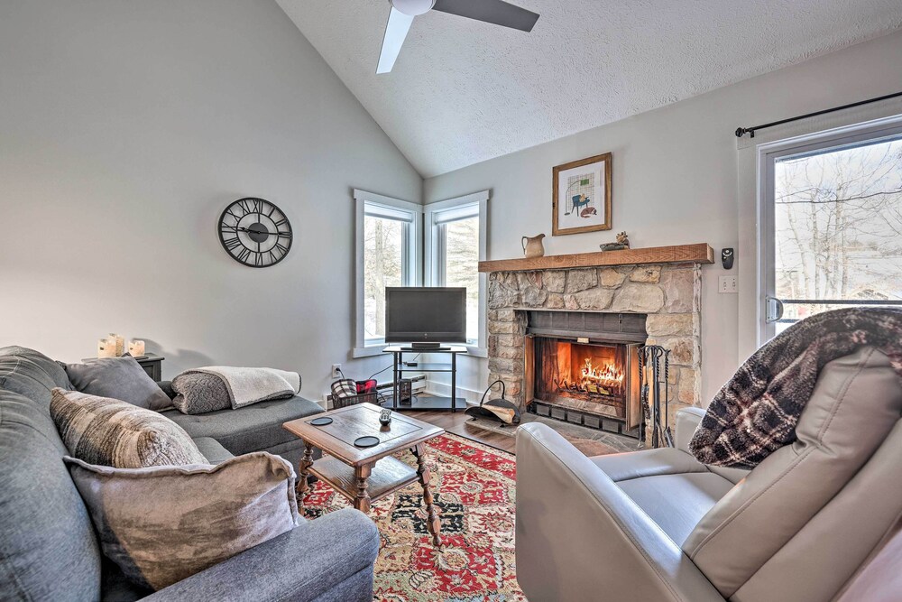 < 1 Mi To Jack Frost: Lake Harmony Townhome! - Lausanne Township