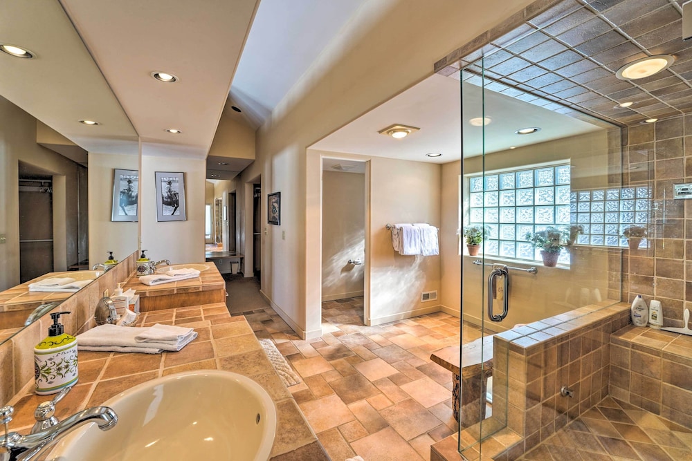 Unique Mountain Escape W/ 2 Decks < 2 Mi To Skiing - Sun Valley, ID