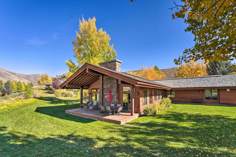 Unique Mountain Escape W/ 2 Decks < 2 Mi To Skiing - Sun Valley, ID