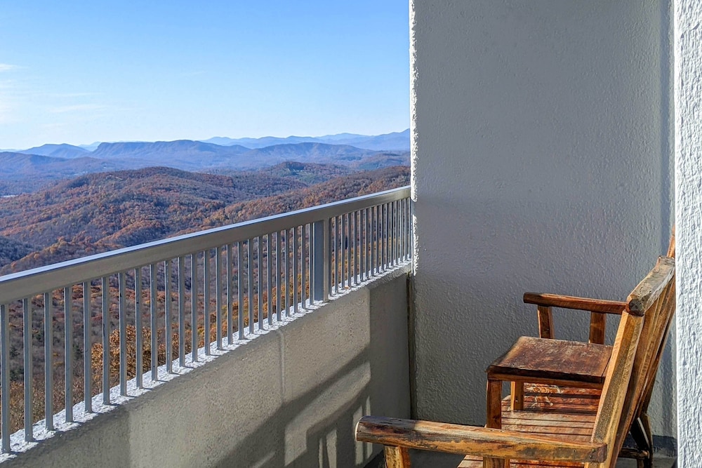 < 4 Mi To Sugar Mountain Resort: Condo W/ Balcony - Sugar Mountain, NC