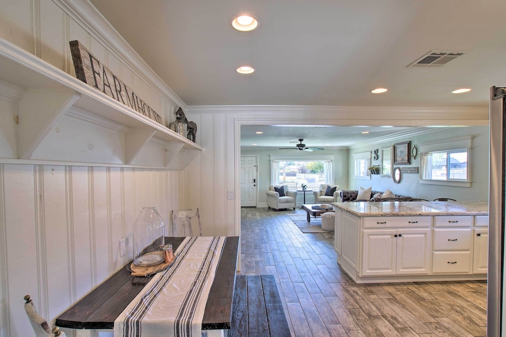 Walk To Downtown: Gilbert Home W/ Fire Pit! - Gilbert, AZ