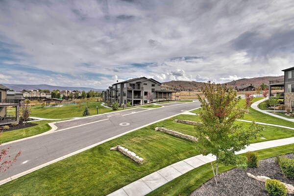 Modern Huntsville Resort Retreat W/ Deck & Hot Tub - Huntsville, UT