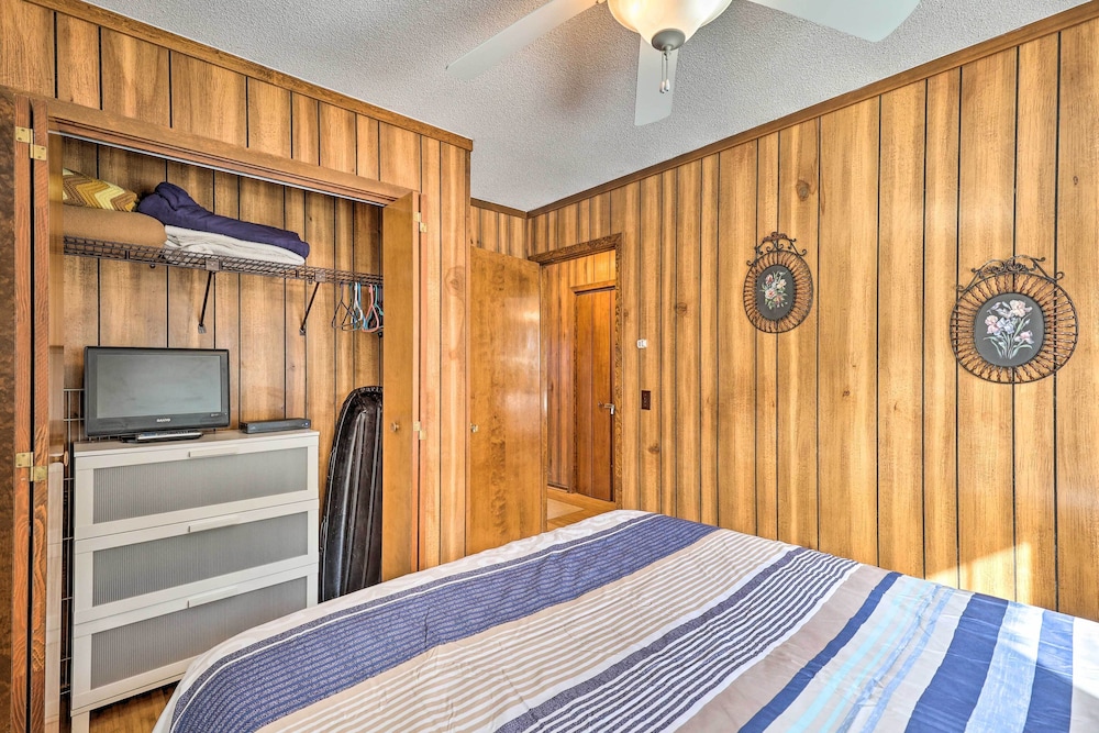 Pool Access & Slope Views: Beech Mtn Condo! - Roan Mountain, TN