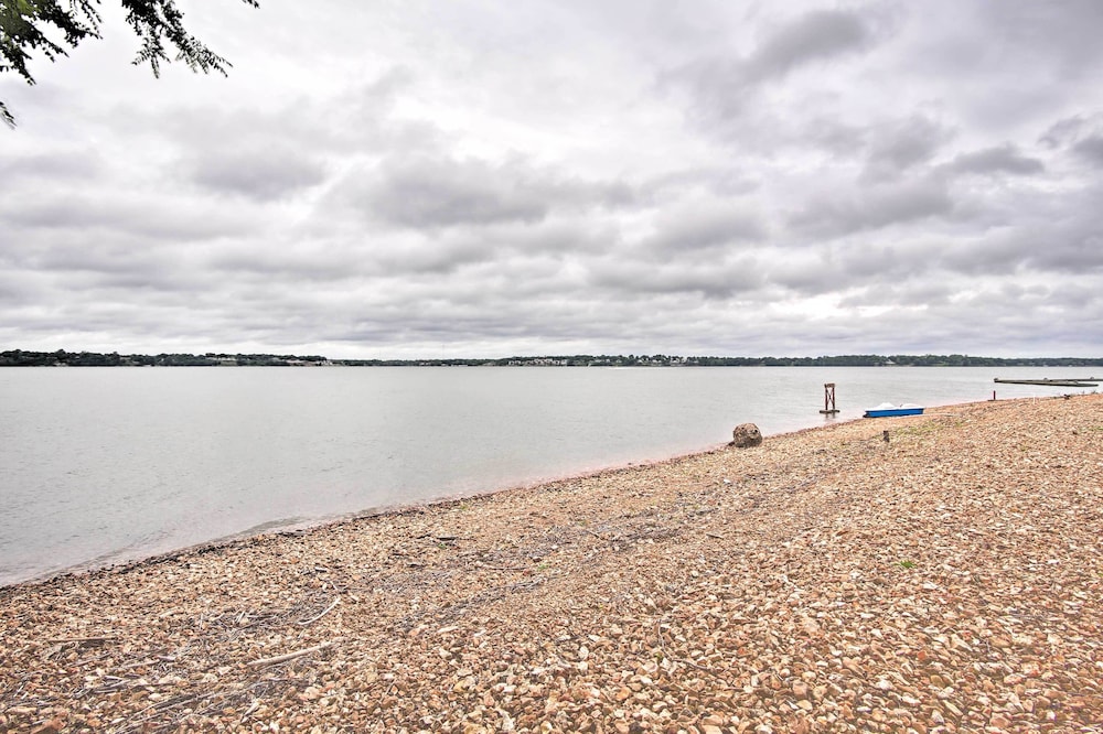 Private Beach: Waterfront Disney Getaway! - Disney, OK