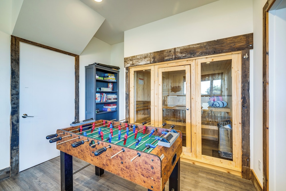 Oceanfront Home W/ Hot Tub, Sauna, 8 Mi To Newport - Newport, OR