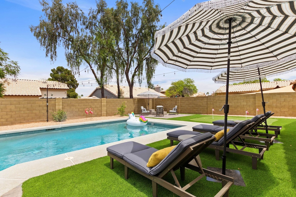 Beautiful Chandler Escape W/ Putting Green & Pool! - Gilbert, AZ