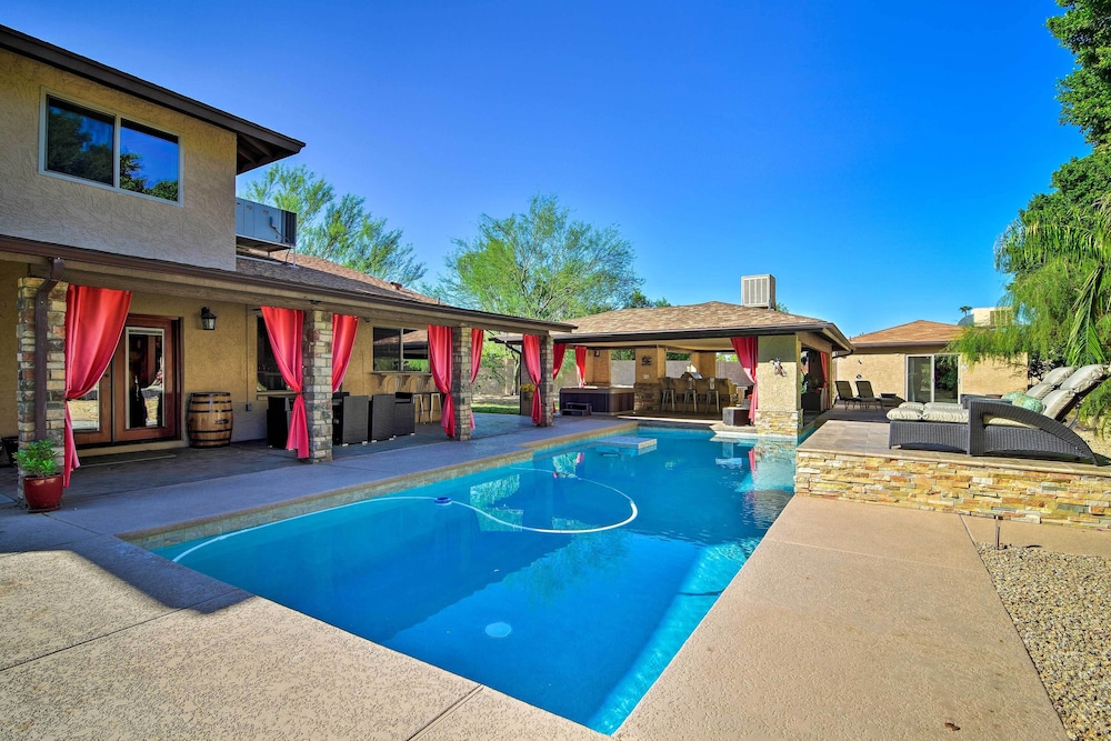 Pool, Bar & Game Room: Red Mountain Mesa Oasis - Mesa, AZ