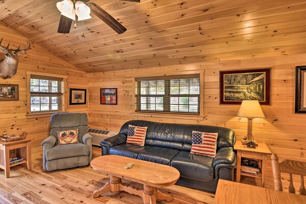 Cozy Anchors Away Cabin Hideaway W/ Fire Pit! - West Virginia