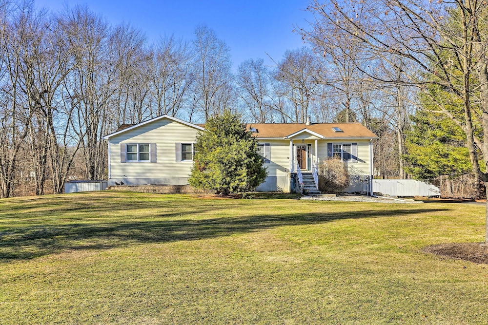 New Paltz Apt - 11 Mi To Poughkeepsie! - New Paltz, NY