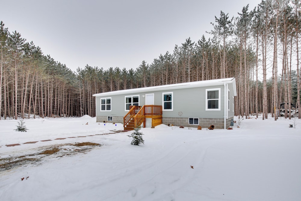 Stylish Chetek Hideaway W/ Lake + Dock Access! - Rice Lake, WI