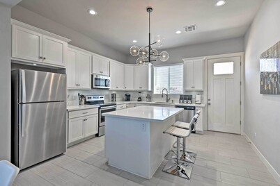7 Mi to Dtwn Phoenix: Home w/ Patio & Yard