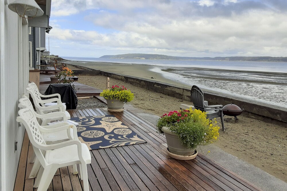 Beachfront Whidbey Island Home + Apartment! - Langley
