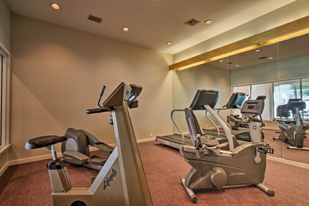 Lovely Norwich Villa, On Golf Course W/ Amenities! - Norwich, CT