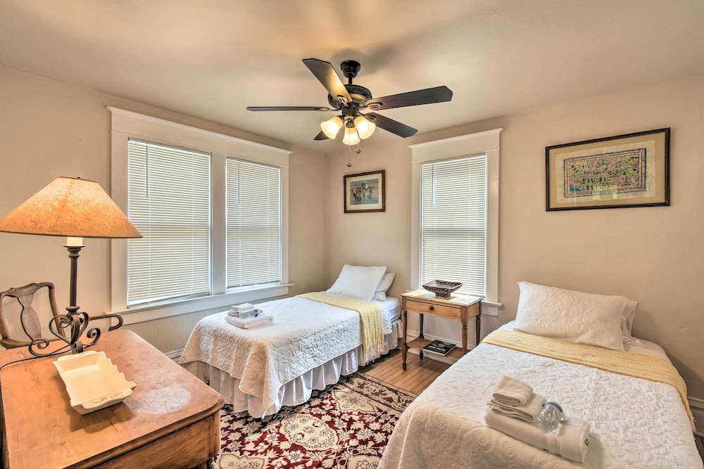 Walkable Lake Elkhart Apt: Dine, Shop, Swim! - Elkhart Lake, WI