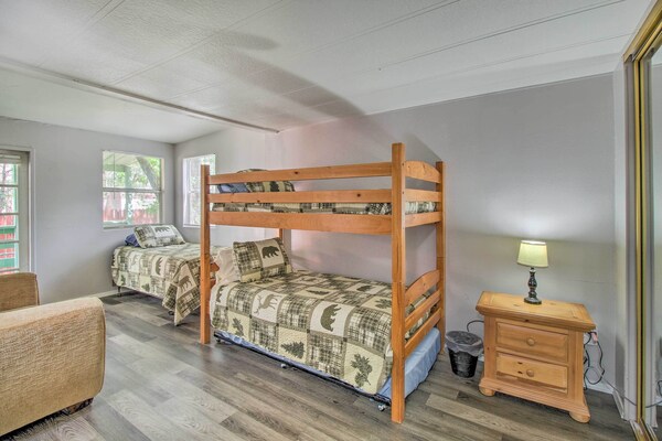 Woodsy Retreat W/ Deck - 2 Mi To Rainbow Lake! - Pinetop-Lakeside, AZ