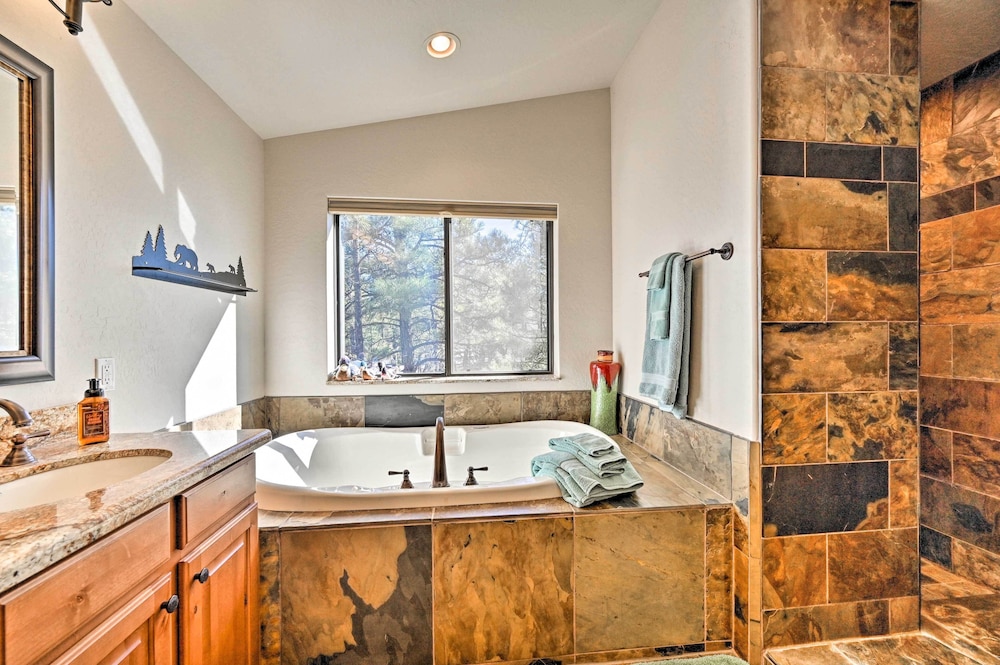 Deck, Bbq & Fireplace: Family Cabin In Show Low! - Show Low, AZ