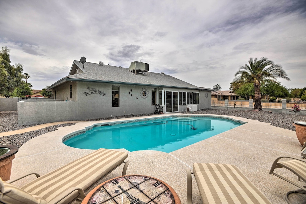 1 Mi To Golf Courses: Sun City West Home W/ Grill - Glendale, AZ