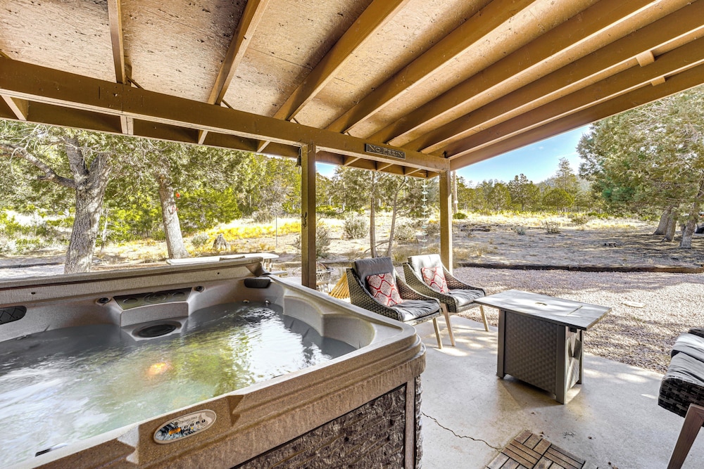 Peaceful Strawberry Cabin: Fire Pit & Hot Tub - Pine, AZ