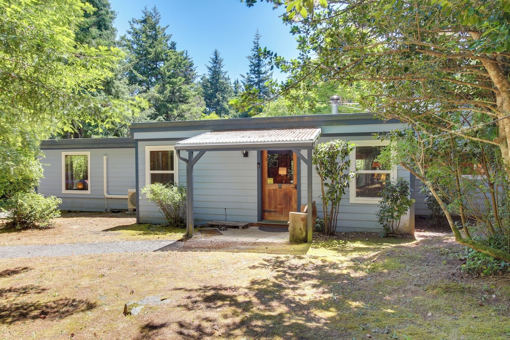 Rustic Bandon Log Cabin On 5 Acres Of Woodlands! - Bandon, OR