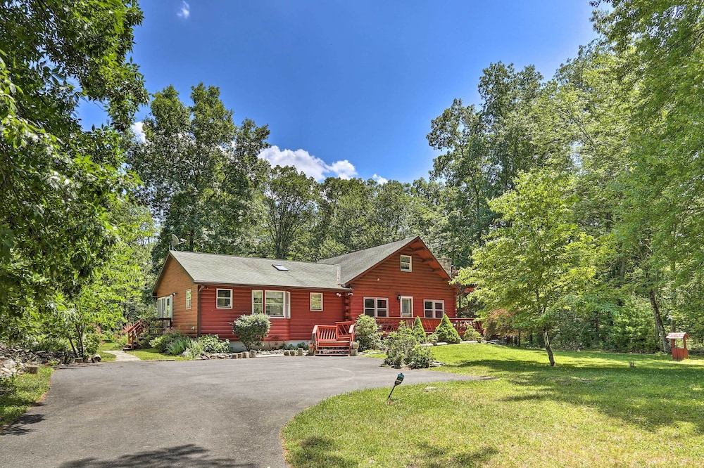 Hike + Ski: Log Cabin In East Stroudsburg! - Pocono Mountains, PA