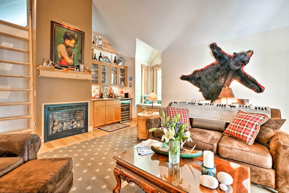 Waterfront Great Pond Cottage W/ Hot Tub & Deck! - Maine