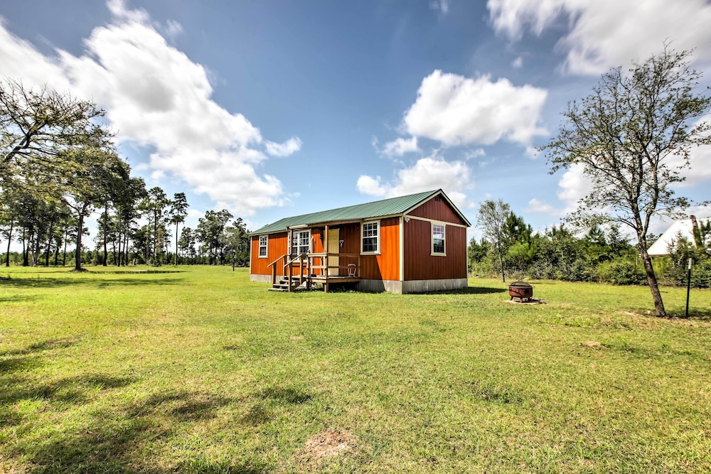 Tranquil Plantersville Cabin: Farm Animals On-site - Stagecoach, TX