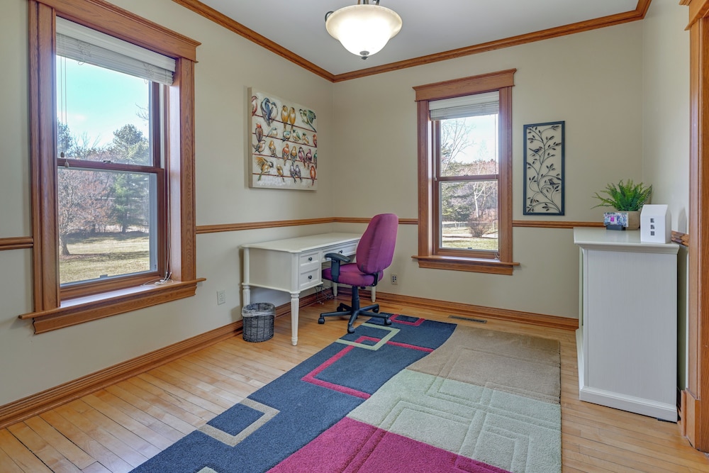 Large Home W/ Indoor Basketball Court + Game Room! - Wisconsin Dells, WI