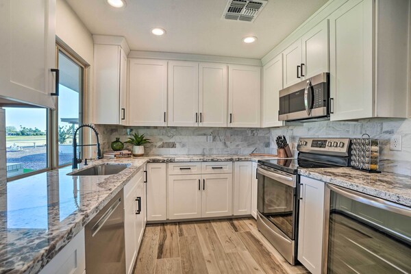 Patio, Grill: Home On Golf Course In Sun City! - Phoenix, AZ