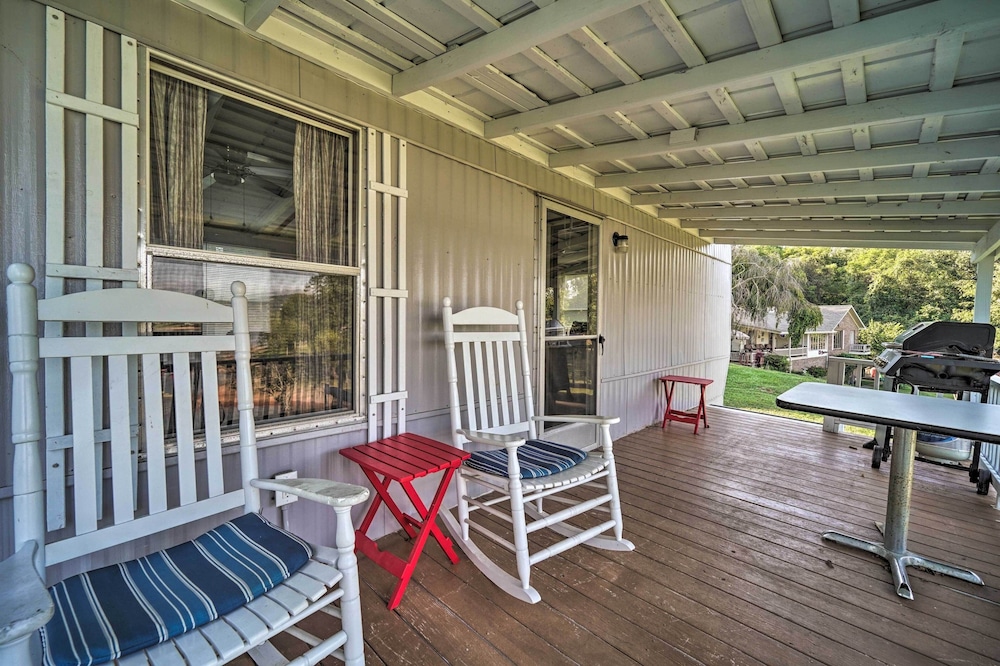 Quaint Cottage Overlooking Cherokee Reservoir - Morristown