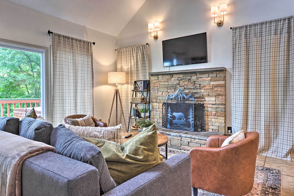Gatlinburg Chalet: Hot Tub, Sauna + Mountain View - Gatlinburg, TN