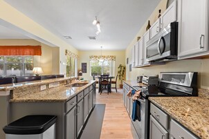 Vila, 5 quartos | Cozinha privada | Geladeira, fogão, cafeteira/chaleira, torradeira