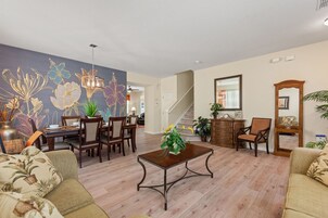 Vila, 5 quartos | Área de estar | Smart TV