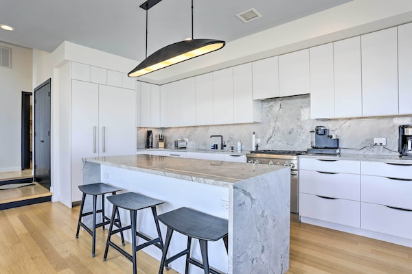 Luxury Long Beach Villa With Ocean Views! - New York City