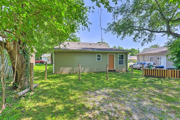 Quaint Downtown Murfreesboro Cottage W/ Lush Yard - Murfreesboro, TN