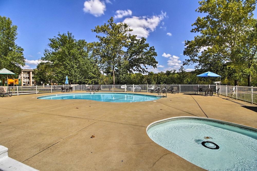 Pool + Dock Access: Resort Condo In Branson - Branson, MO