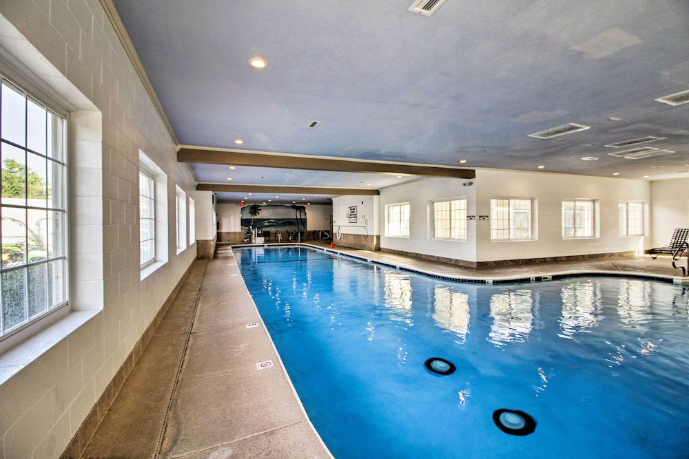 Branson Family Resort Condo W/ Indoor Pool & Patio - Branson, MO
