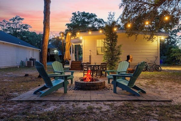 Modern Oak Island Escape: 1 Mile To Long Beach! - Southport, NC