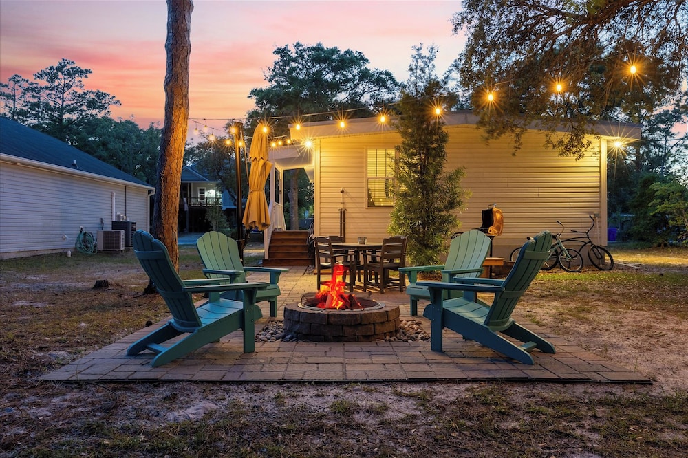 Modern Oak Island Escape: 1 Mile To Long Beach! - Southport, NC