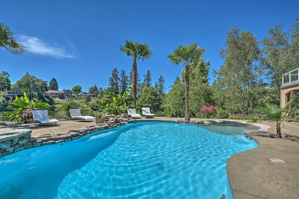 Luxe Getaway W/ Riverfront Views In Grants Pass! - Rogue River, OR