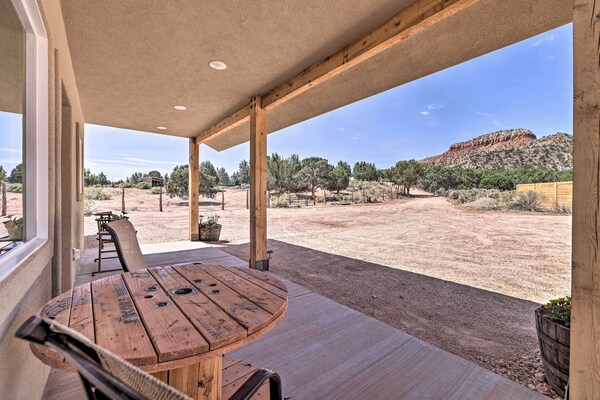 Quiet Kanab Home W/ Panoramic Views & Porch! - Kanab, UT
