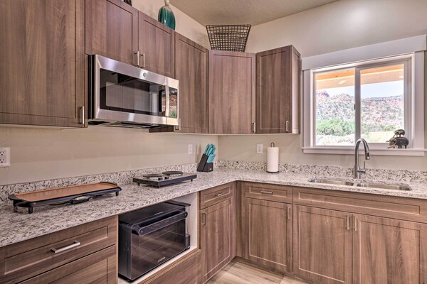Quiet Kanab Home W/ Panoramic Views & Porch! - Utah