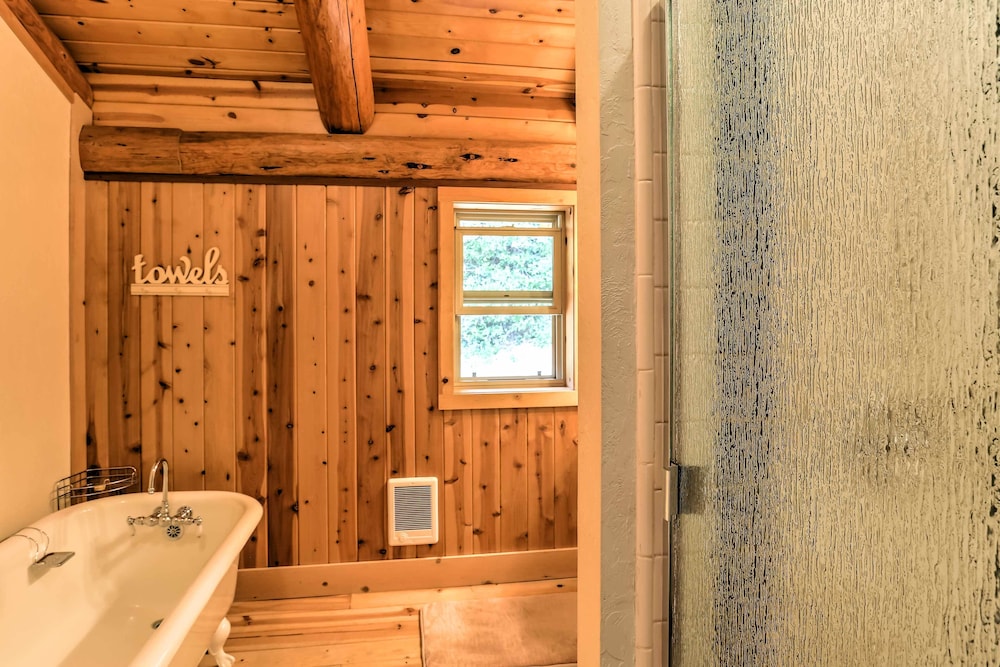 13 Mi To Ski Slopes: Log Home On 60 Private Acres! - McCloud, CA