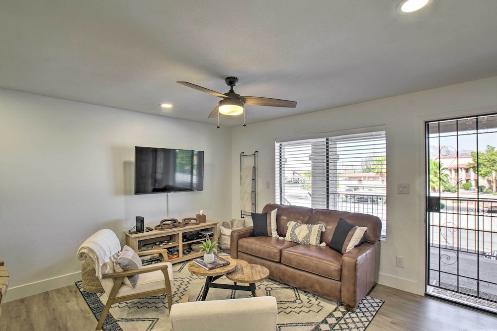 阿帕奇路口公寓，带山景和游泳池 - 阿帕奇章克申