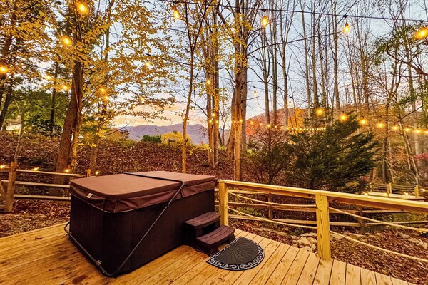 Hot Tub & Stone Fire Pit: Smoky Mountain Oasis! - Great Smoky Mountains National Park