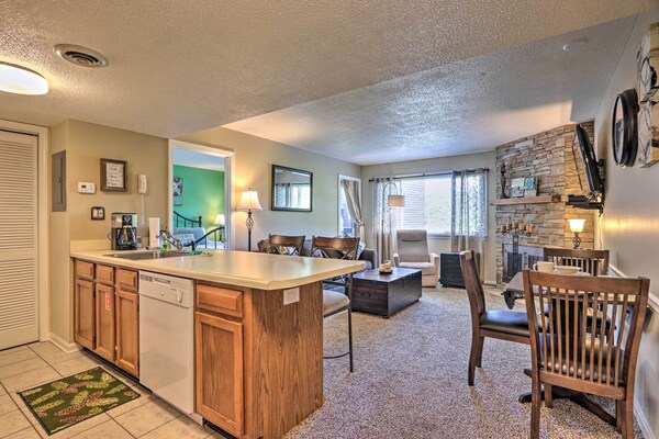 Condo W/ Pool & Grill Access ~ 4 Mi To Gatlinburg! - Gatlinburg, TN